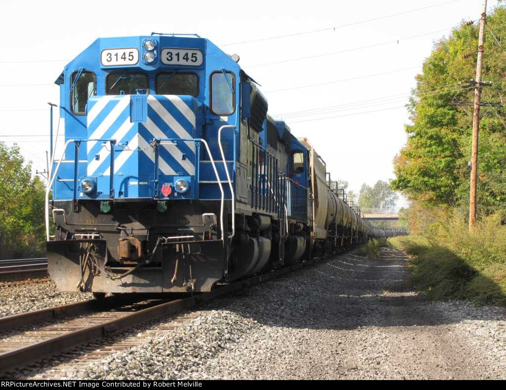 CEFX 3145 idles on siding near MP 381